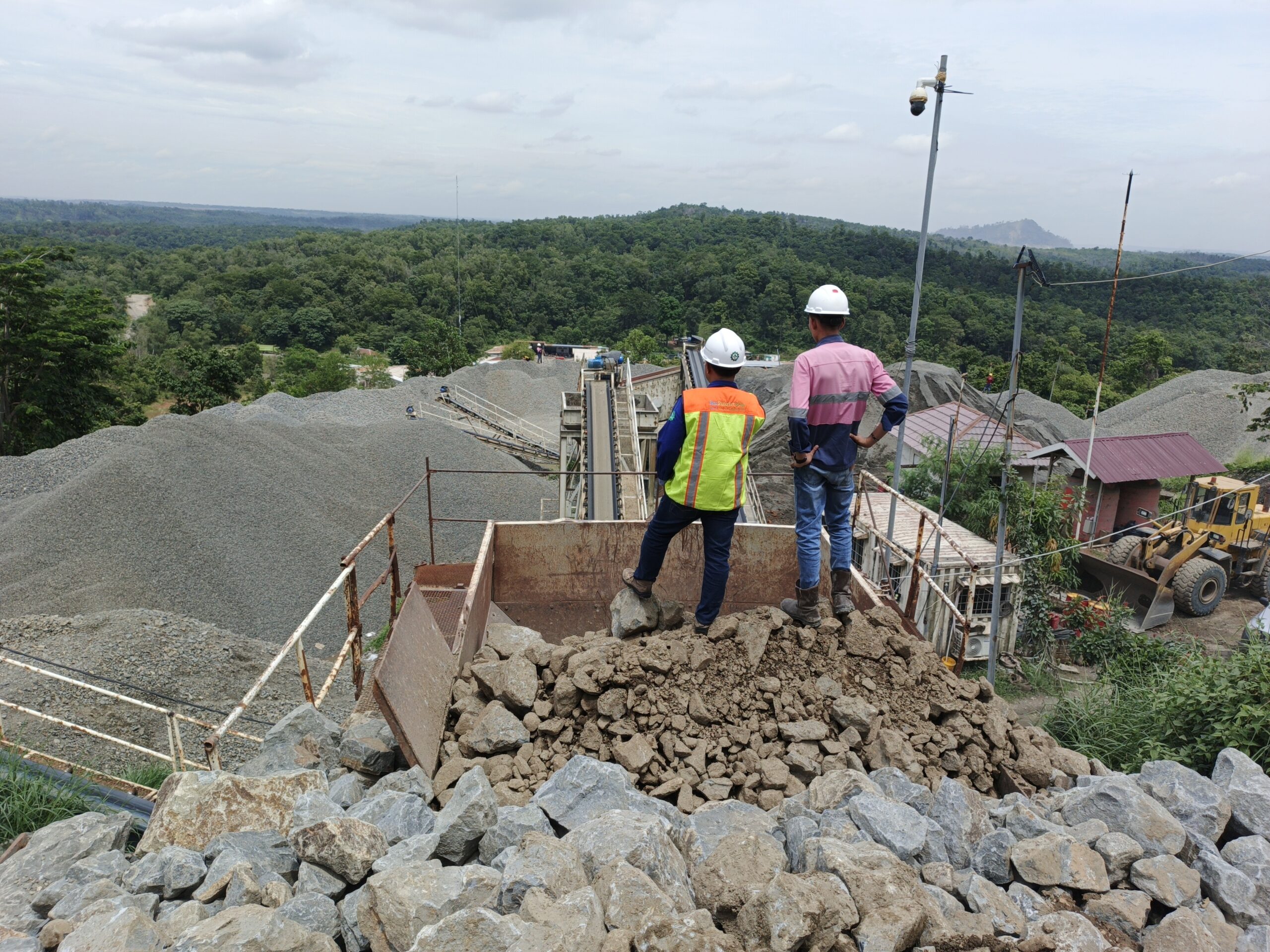 Pemanfaatan Energi Terbarukan di Lokasi Proyek: Implementasi Panel ...